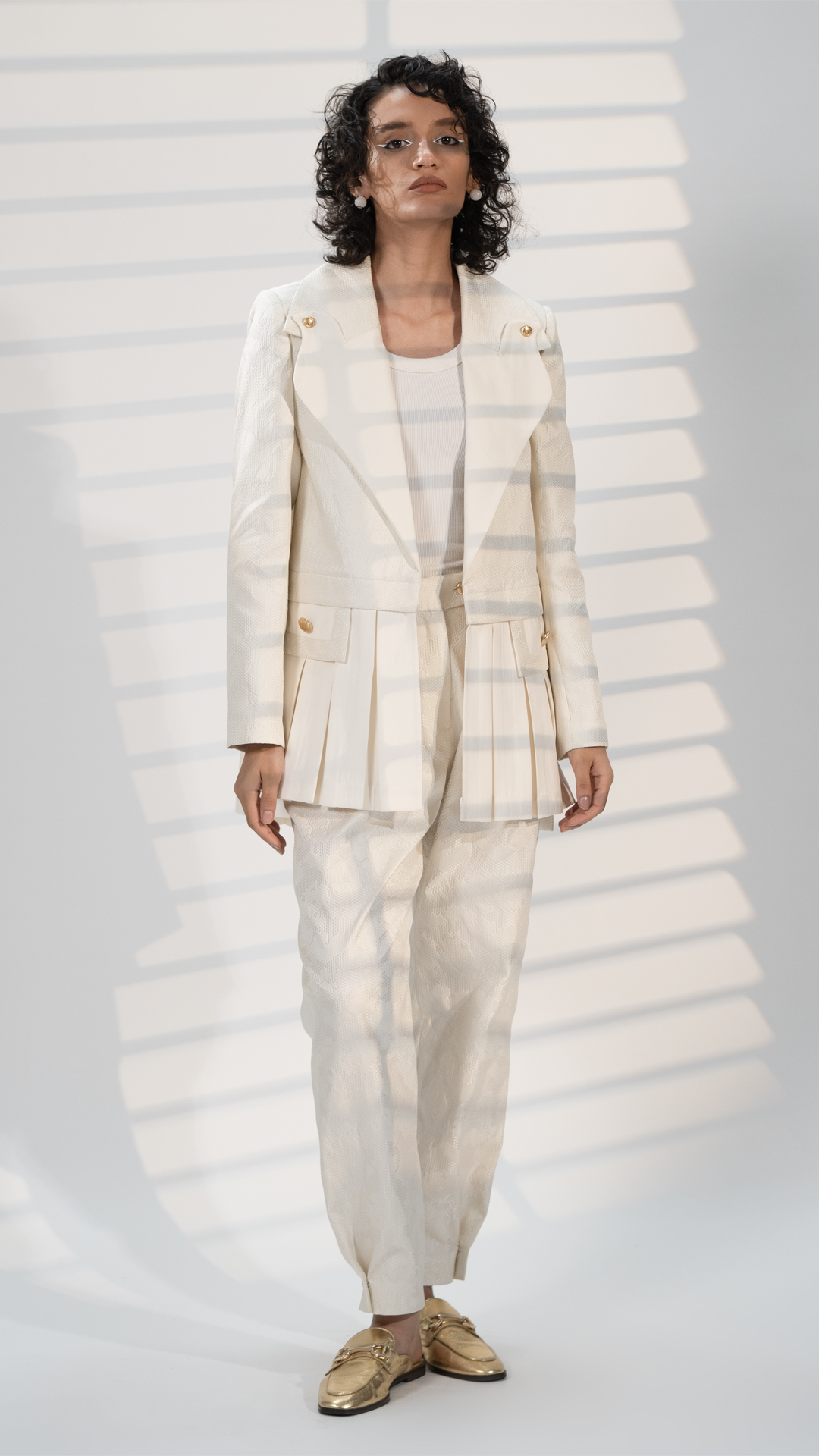 CC35-White Symmetry | Monkouter